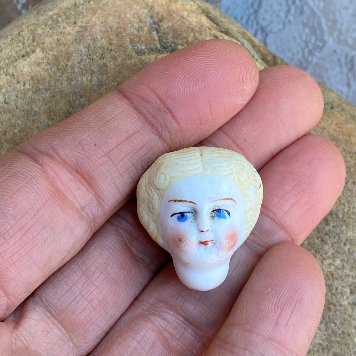 “Matilda’s Tiny Head“ – Deviant Moon Inc